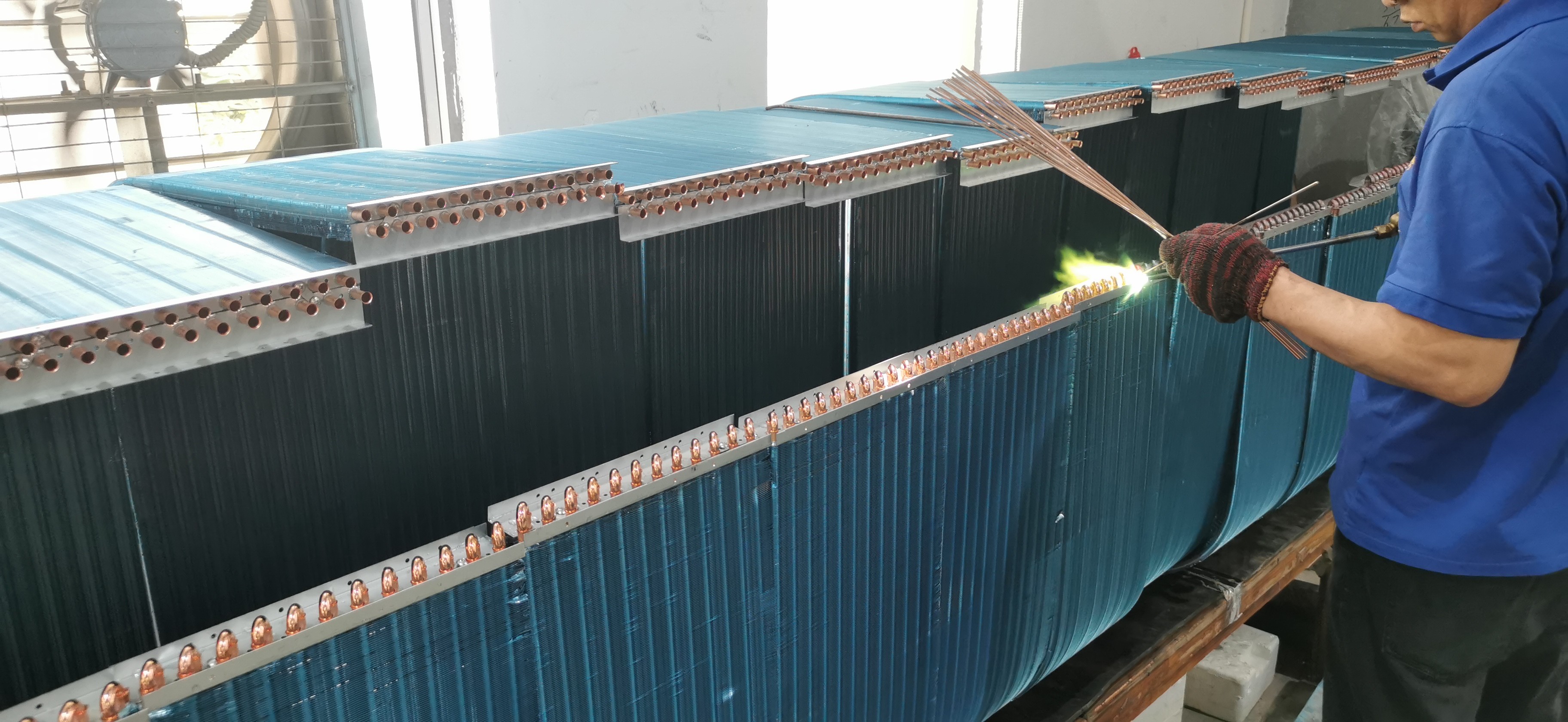 Cassette fan coil unit with Modbus interface